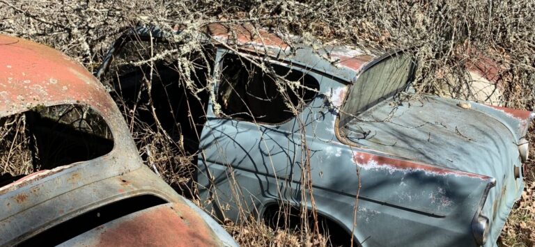 Skrotbilar i Rimbo går olika öden till mötes från bilskrot - Skrota ...